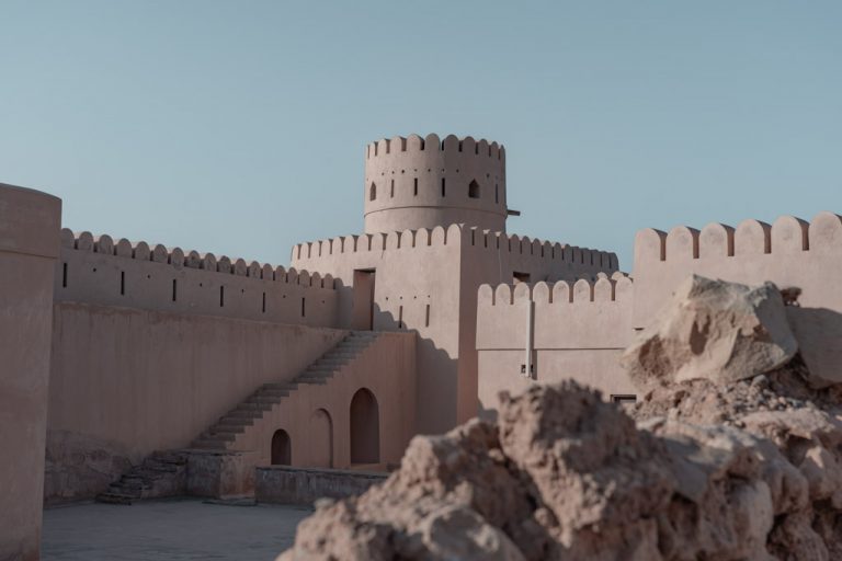 The ultimate road trip in Oman » Tibi lost in nature